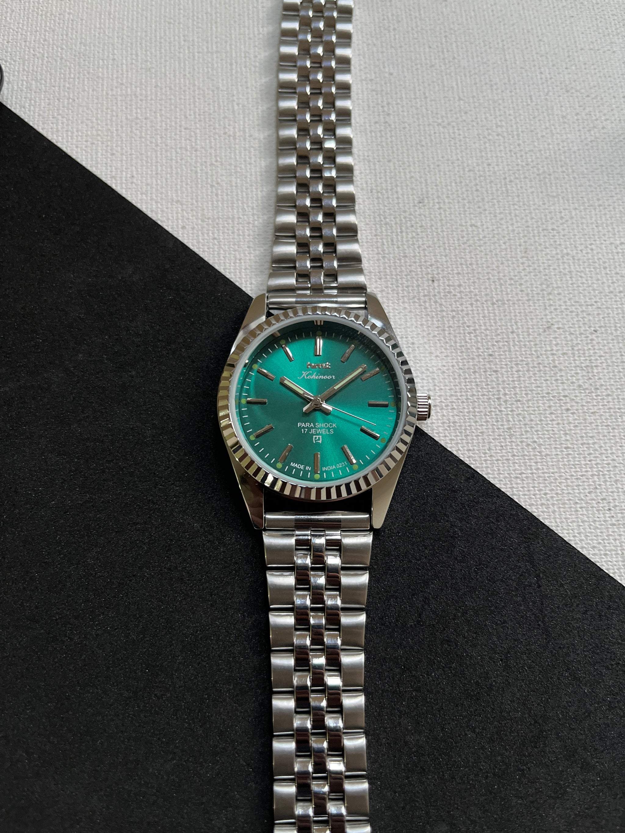 Watchtopia ₹2,650.00 See-through Glass Back Jubilee Bracelet (Stainless ...